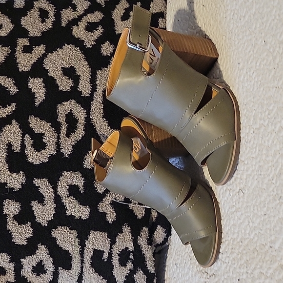 Dolce Vita | Shoes | Dolce Vita Brista Sandals | Poshmark